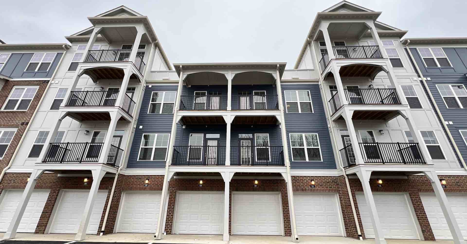 Lakeside II Photo Gallery | Lakeside Apartments